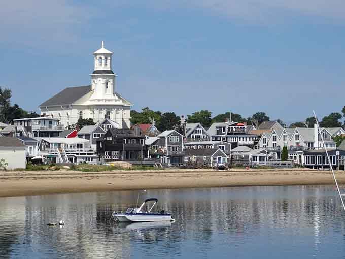 Waterfront homes that make you seriously reconsider your entire career path and life choices.
