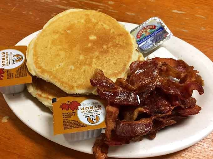 Fluffy pancakes with bacon that's cooked just right: sometimes simplicity is the ultimate sophistication, as someone once said.