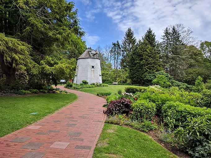 Manicured gardens and historic windmills combine to create the kind of setting where even your most camera-shy relatives will pose.