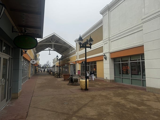Shopping paths at this outdoor mall invite you to browse through designer storefronts and enjoy a relaxed day of retail.