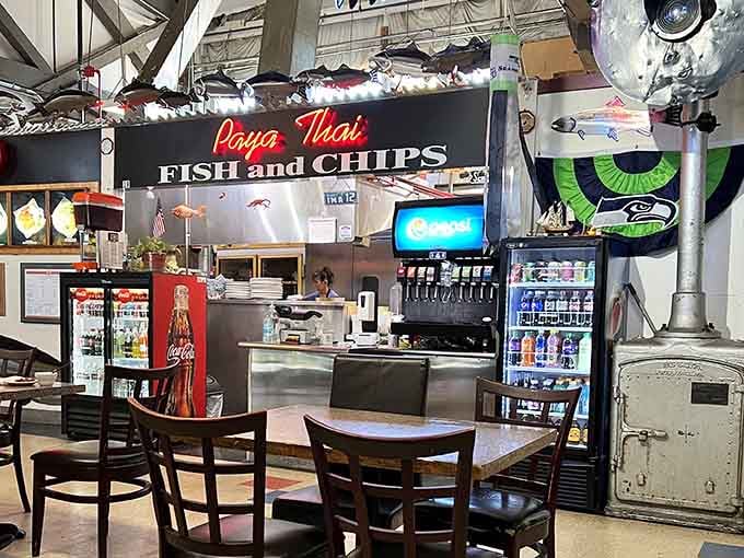 The eclectic market setting adds character to this fusion spot where Thai meets British in delicious harmony.