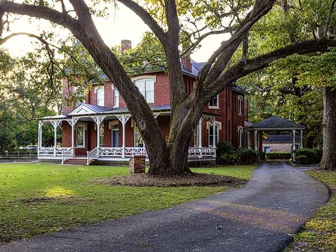 This stately Victorian visitor center offers Southern hospitality and all the local intel you'll need.