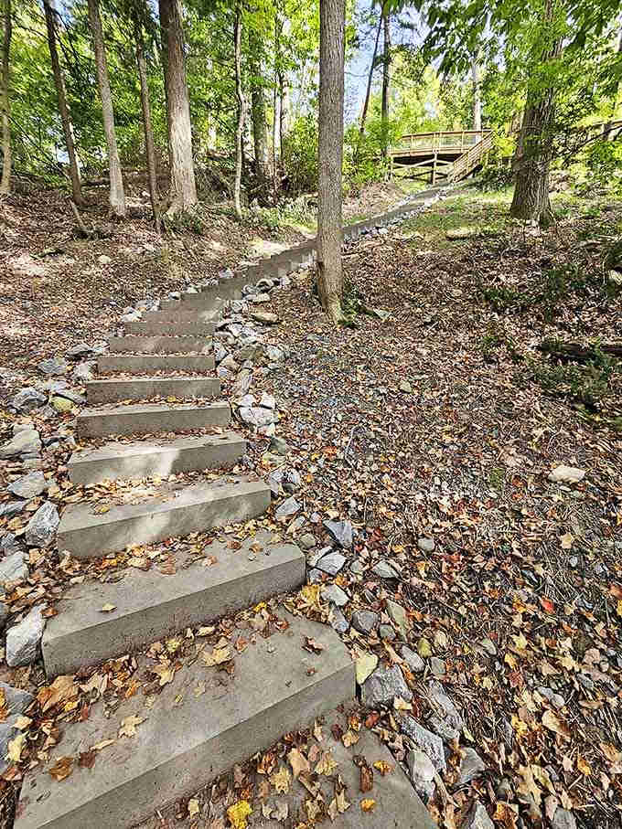 Stone steps leading down into the gorge: your stairway to heaven is surprisingly well-maintained and hiker-friendly.
