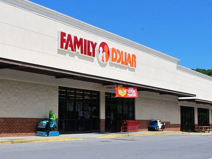 Family Dollar: proof that Damascus has everything you need, even if you forgot your sunscreen back home.