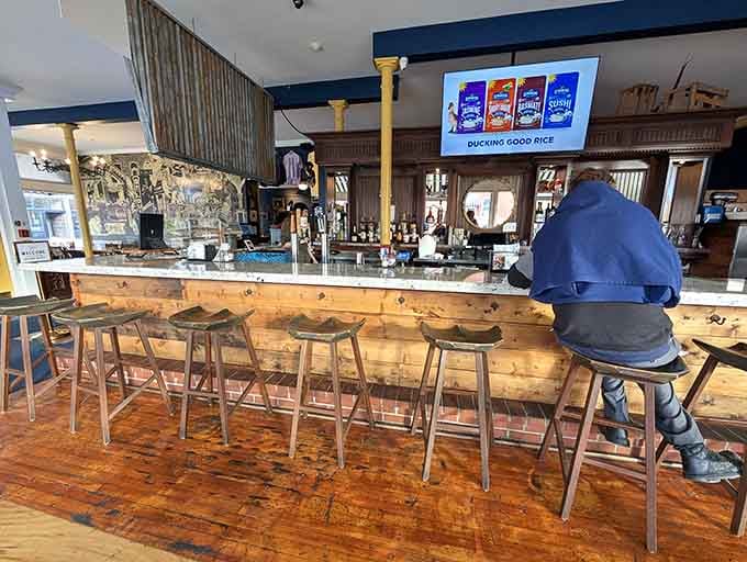 Pull up a stool at this handsome wooden bar and settle in for some serious Southern-style eating and drinking.
