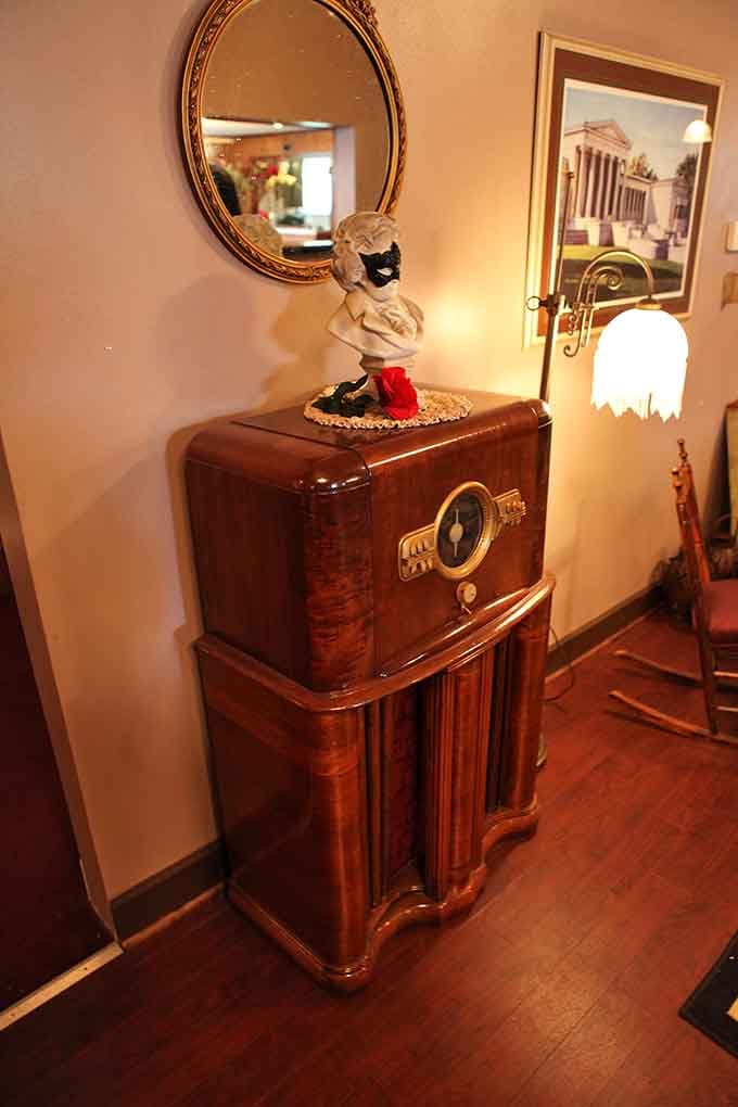 This Depression-era radio still stands ready to broadcast messages, possibly from frequencies beyond our mortal understanding.