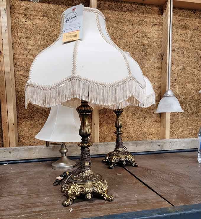 Vintage lamps with enough personality to make your neighbors wonder where you found such unique treasures at reasonable prices.