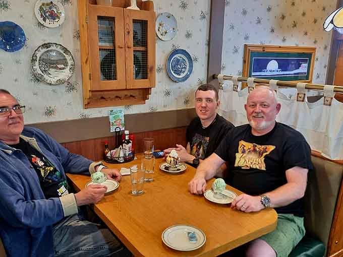 This is what happiness looks like: good company, comfort food, and absolutely zero regrets about ordering.