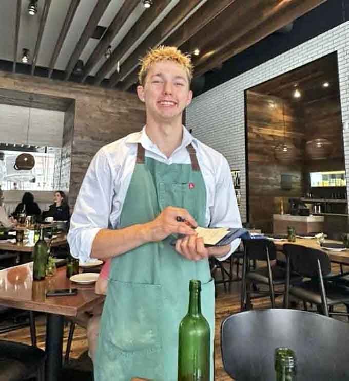 Service with genuine smiles, because enthusiasm for good food is wonderfully contagious in the best possible way.