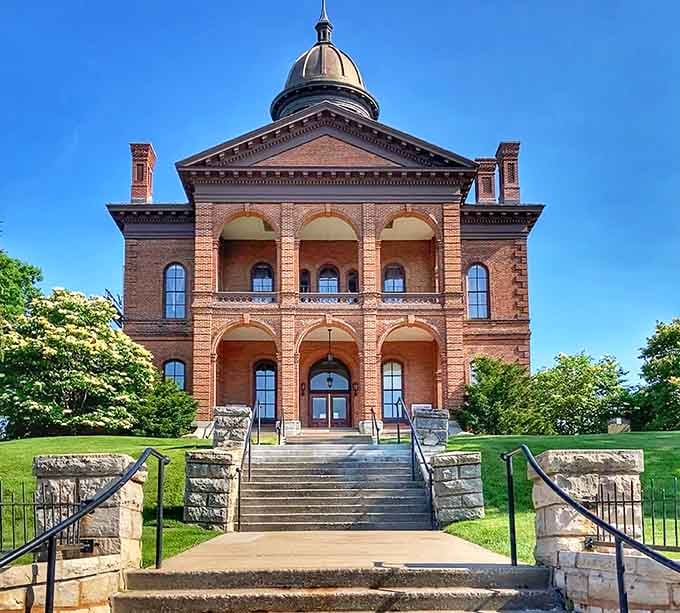 They really knew how to build government buildings back then, with domes and details that demand your camera's attention.
