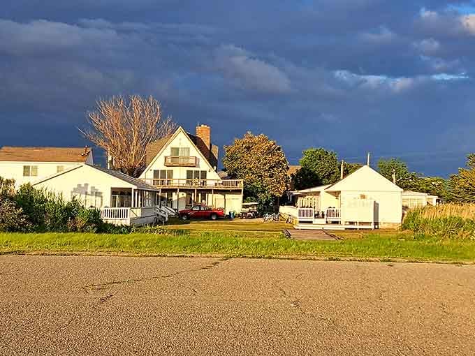 The Brigadune Inn offers accommodations where the sound of lapping waves replaces your usual alarm clock soundtrack entirely.