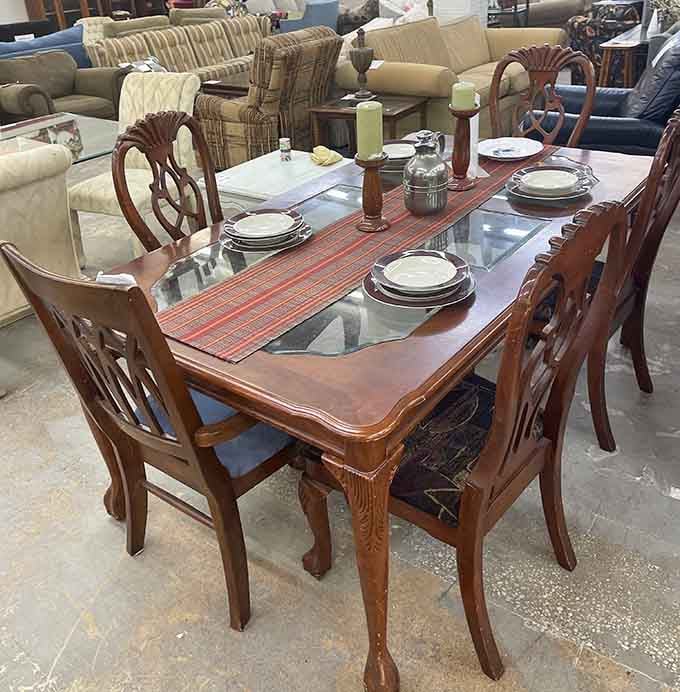 This elegant dining set could anchor your next family dinner, and it costs less than the meal itself.