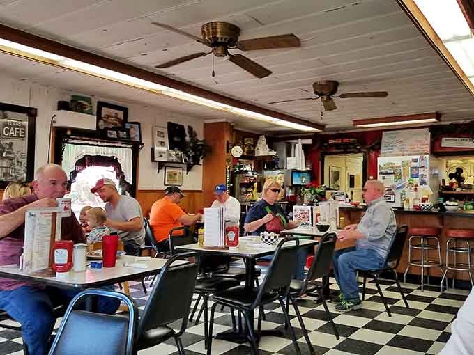 Real people enjoying real food in a real cafe, no pretense required or even remotely welcome here.