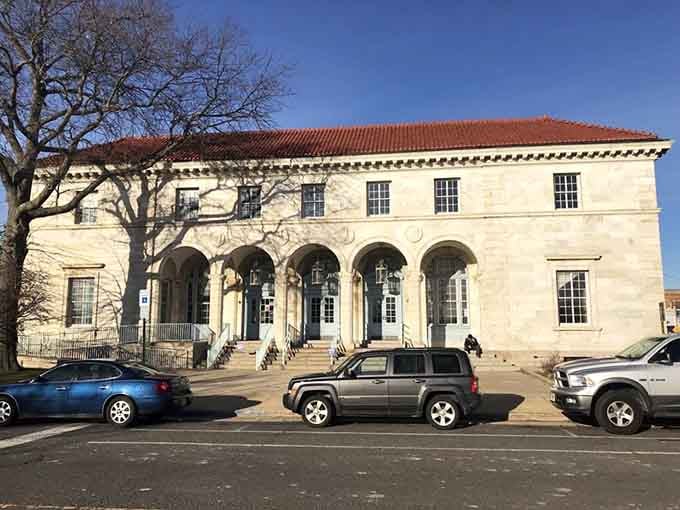 Mediterranean Revival arches line this postal building like a California mission decided to vacation permanently on the Jersey Shore.
