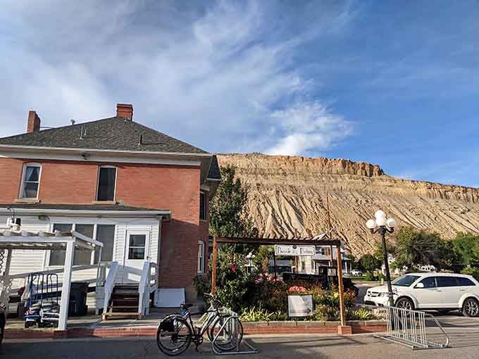 Small-town streets backed by geological wonders create scenery that makes stopping for photos completely unavoidable and totally justified.