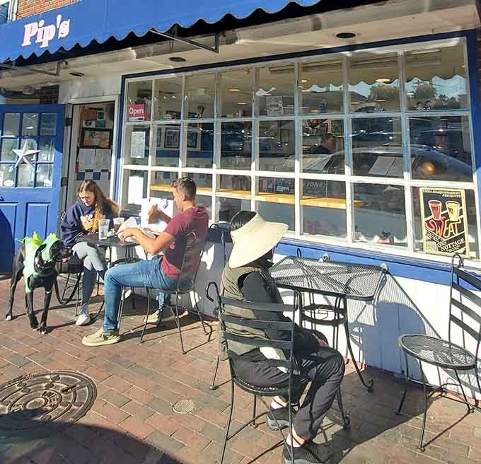 Sunny day, good food, great company&mdash;this is exactly what outdoor dining should look like in Annapolis.