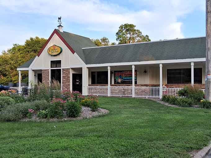 Country Kitchen's welcoming porch and flower beds promise comfort food without the pretentious farm-to-table lecture.