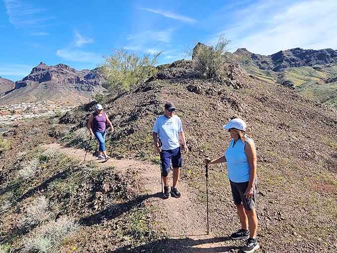 Desert hiking: where the scenery does all the heavy lifting and you just show up.