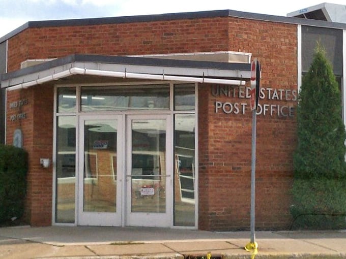 Mid-century postal architecture that's somehow more charming than any modern glass box could ever hope to be.