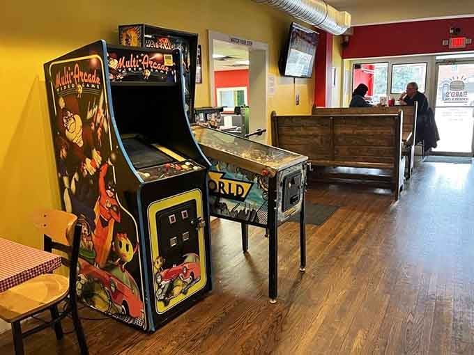 Classic arcade games provide entertainment while you digest, or distraction while you contemplate your burger tower strategy.
