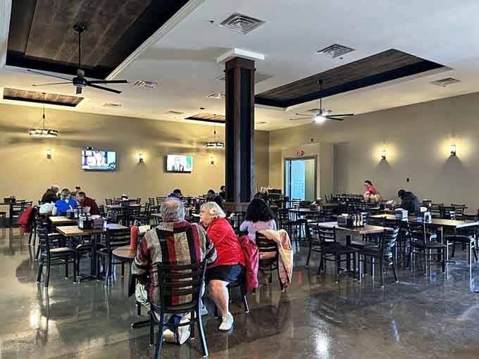 Plenty of comfortable seating with TVs for sports fans who want ribs and touchdowns in equal measure.