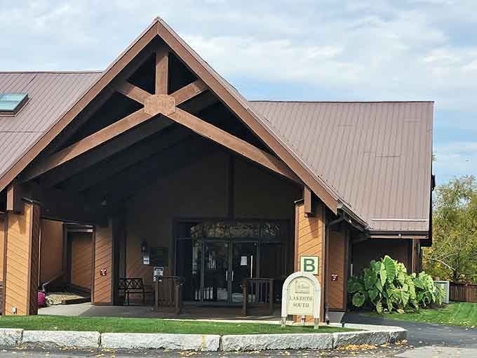 Williams on the Lake combines rustic charm with lakeside dining, because ambiance matters as much as appetizers.