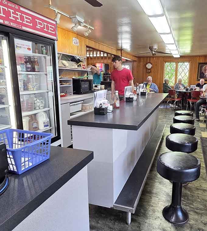 Counter seating for those who want a front-row view of the pie parade and all its delicious glory.