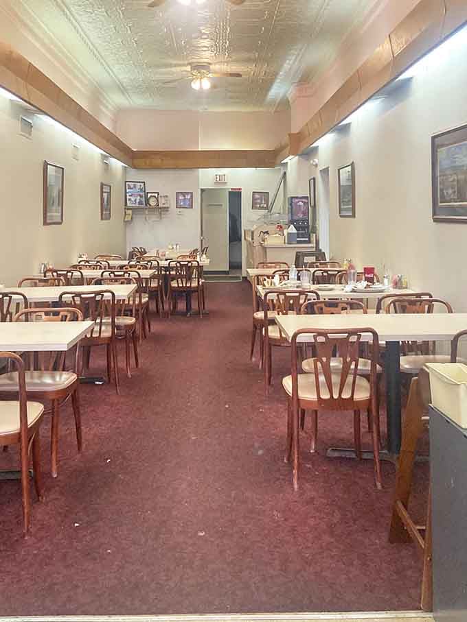 Dining room simplicity that lets the food do all the talking, and trust us, it's quite chatty.