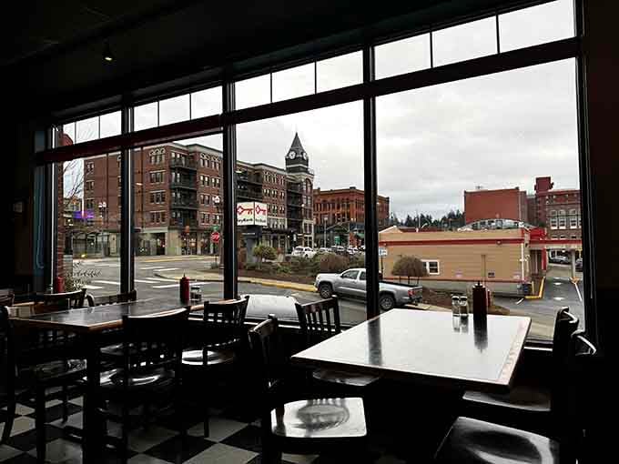 Window seats offer the perfect perch for people-watching while working your way through a seriously satisfying burger and fries.
