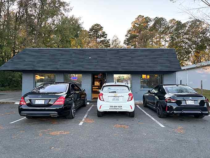 Even luxury cars line up for this barbecue, proof that great food transcends all economic boundaries beautifully.