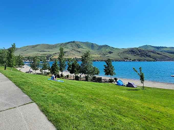 Lakeside parks with manicured lawns provide the perfect spot for picnics, naps, or contemplating your excellent life choices.