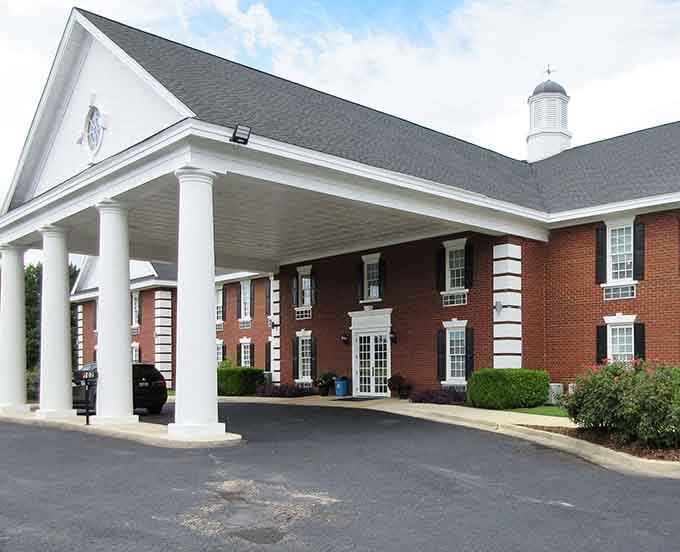 Southern hospitality in building form, offering weary travelers a comfortable place to rest their road-weary bones tonight.