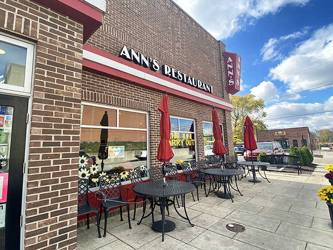 Outdoor seating and home cooking combine perfectly, like Lucy and Desi or peanut butter meeting its jelly soulmate.