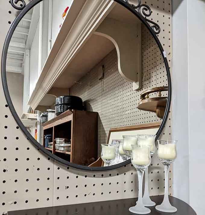 That elegant round mirror reflects both your good taste and your excellent bargain-hunting skills simultaneously here.