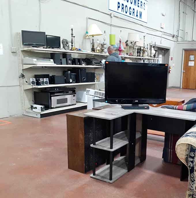 Electronics and entertainment systems lined up and ready to bring movie nights back without the streaming subscription fees.