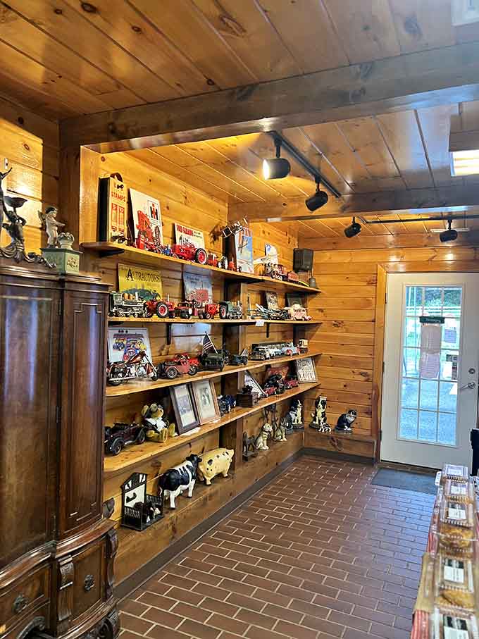 14. plasko's farm creamery & cafe decors