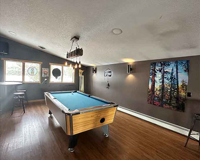 A pool table for post-dinner entertainment, because why rush back to your cabin when fun awaits?