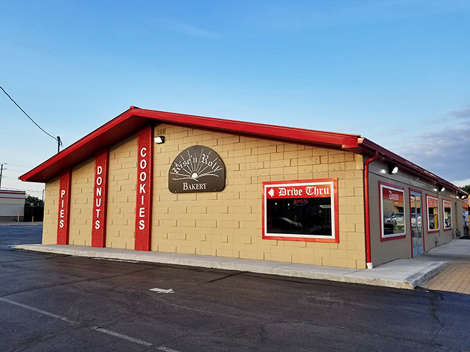 Early morning or late night, this beacon of buttery goodness calls to carb lovers across three states.