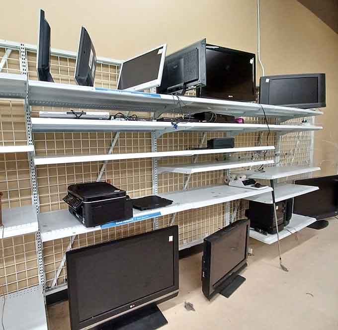 Monitors and electronics waiting patiently for tech-savvy treasure hunters who know a working deal when they see one.