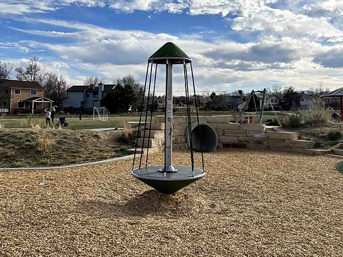 This spinner looks like a miniature grain elevator, because why not make everything farm-themed here?