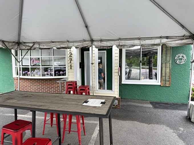 Outdoor seating under the tent means you can enjoy your meal while soaking up some fresh Maryland air.