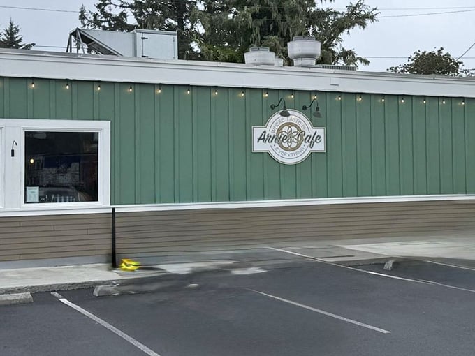 That nautical-themed sign and fresh parking lot welcome you like an old friend with excellent taste.