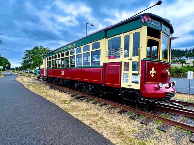 The vintage trolley adds nostalgic charm to the Riverwalk, operating seasonally when the weather gods cooperate nicely.
