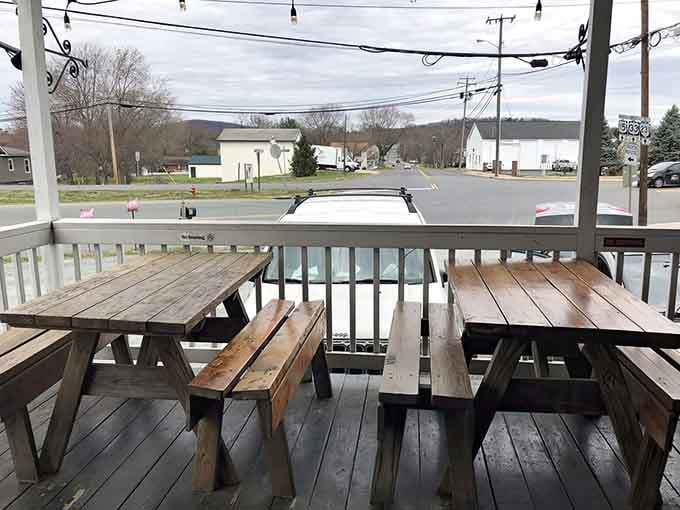 The covered patio seating lets you enjoy your barbecue al fresco while watching small-town Virginia roll by.