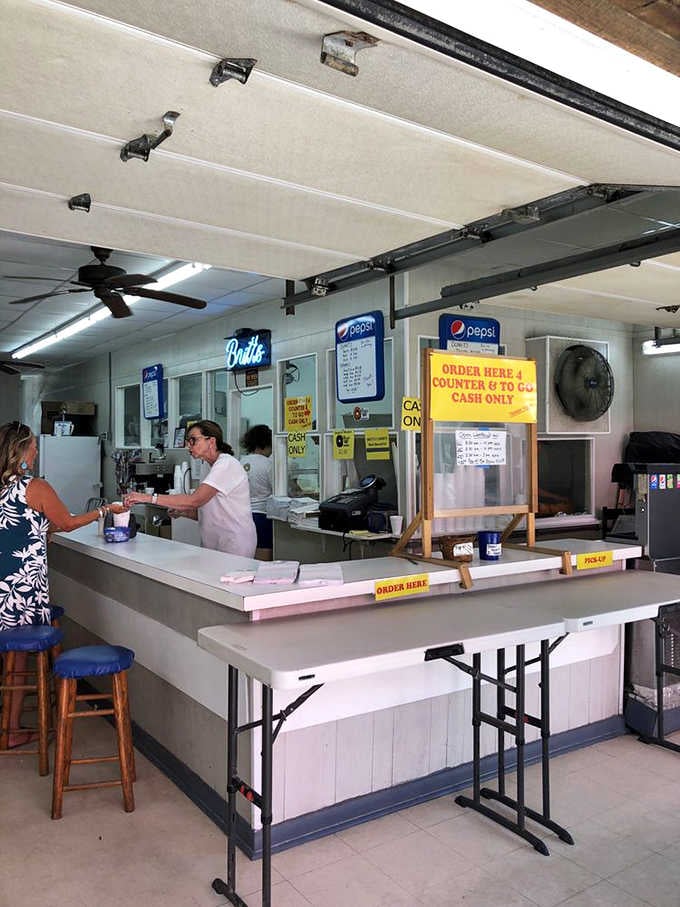 Order here, pay cash, receive joy: the transaction is simple, but the memories last forever.