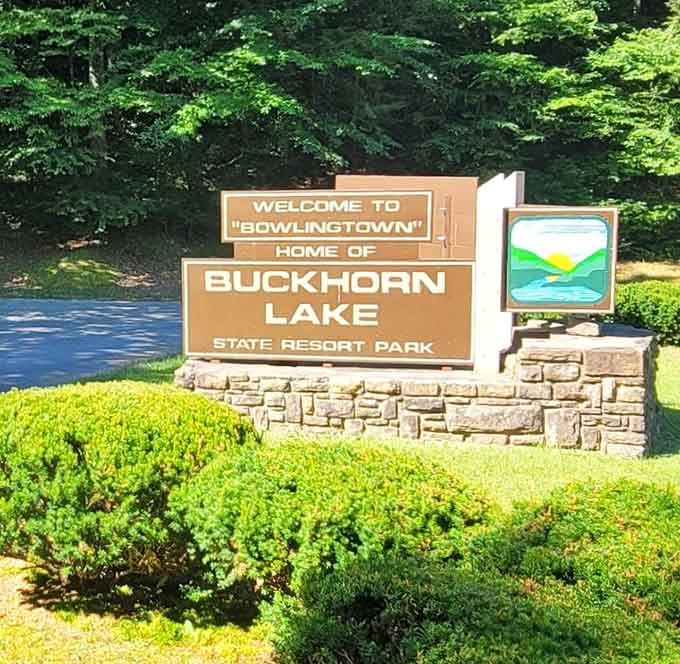 Welcome to Bowlingtown, home of Buckhorn Lake, where your next favorite Kentucky escape officially begins right here.