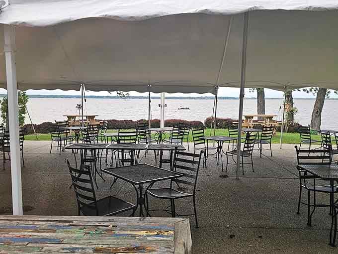 15. buckhorn supper club outdoor seating
