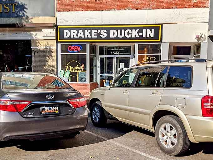 Easy parking on Main Street means nothing stands between you and the fried chicken calling your name.