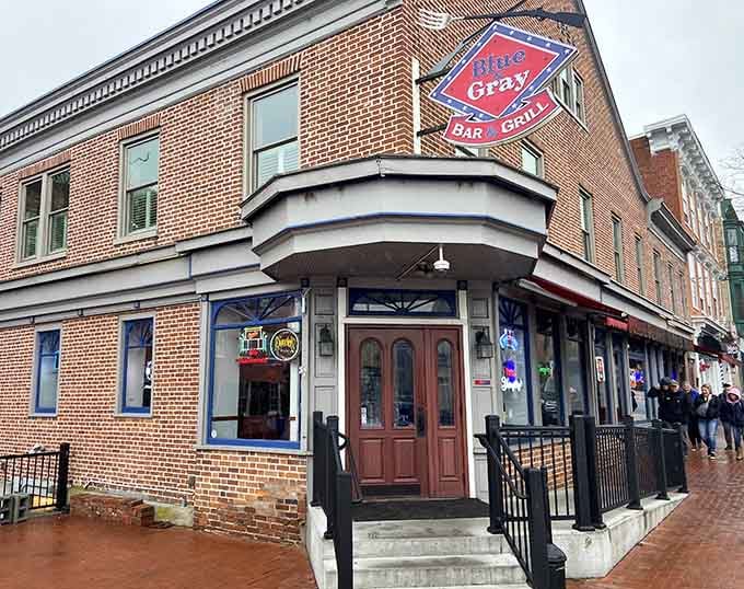 After a long day of history lessons, this welcoming spot serves up exactly what you need.