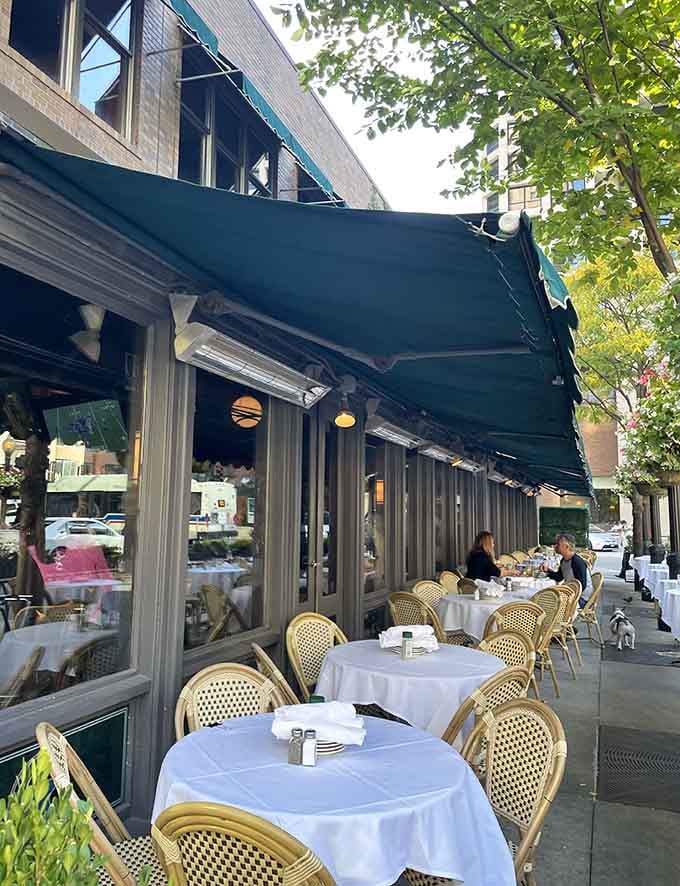 Sidewalk seating offers prime people-watching opportunities while you enjoy Chicago's finest steakhouse fare al fresco.